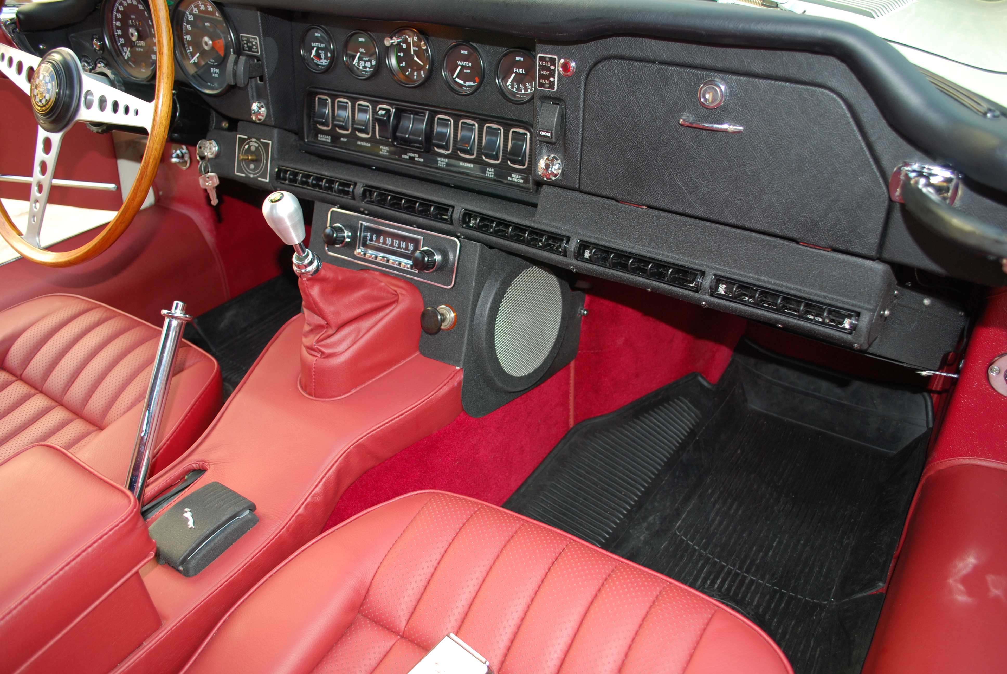 Retro Radio installed - E-Type - Jag-lovers Forums