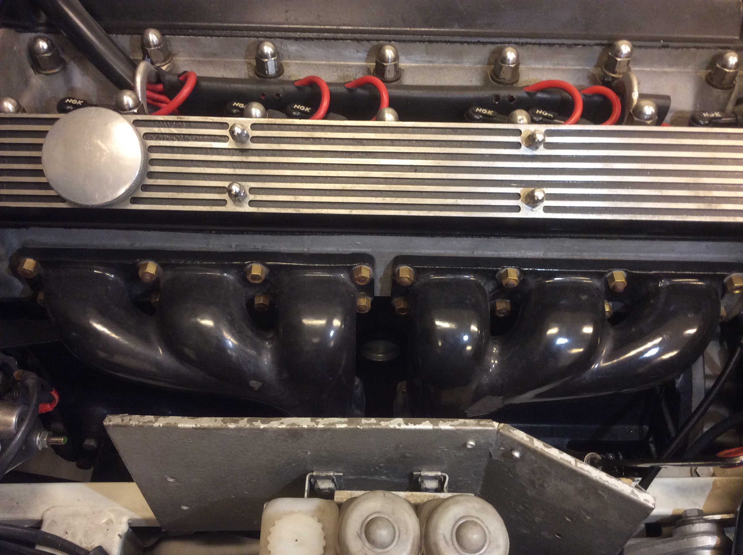 Exhaust manifold heat damaged the bonnet - E-Type - Jag-lovers Forums