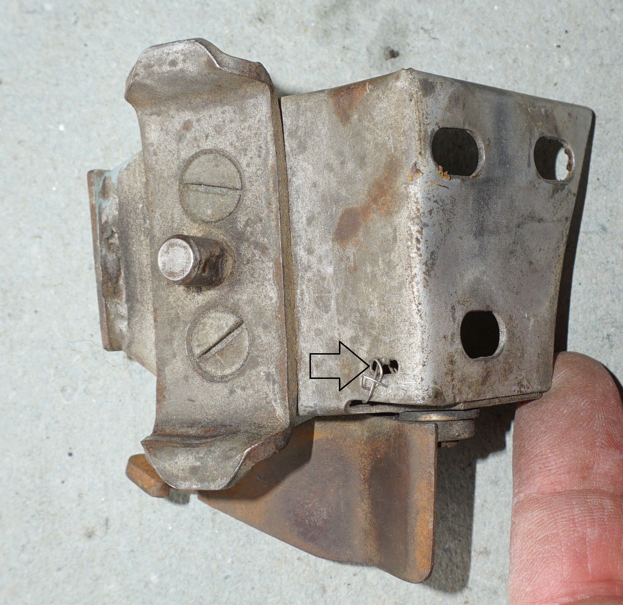 S1 FHC e-type boot lock catch spring - E-Type - Jag-lovers Forums