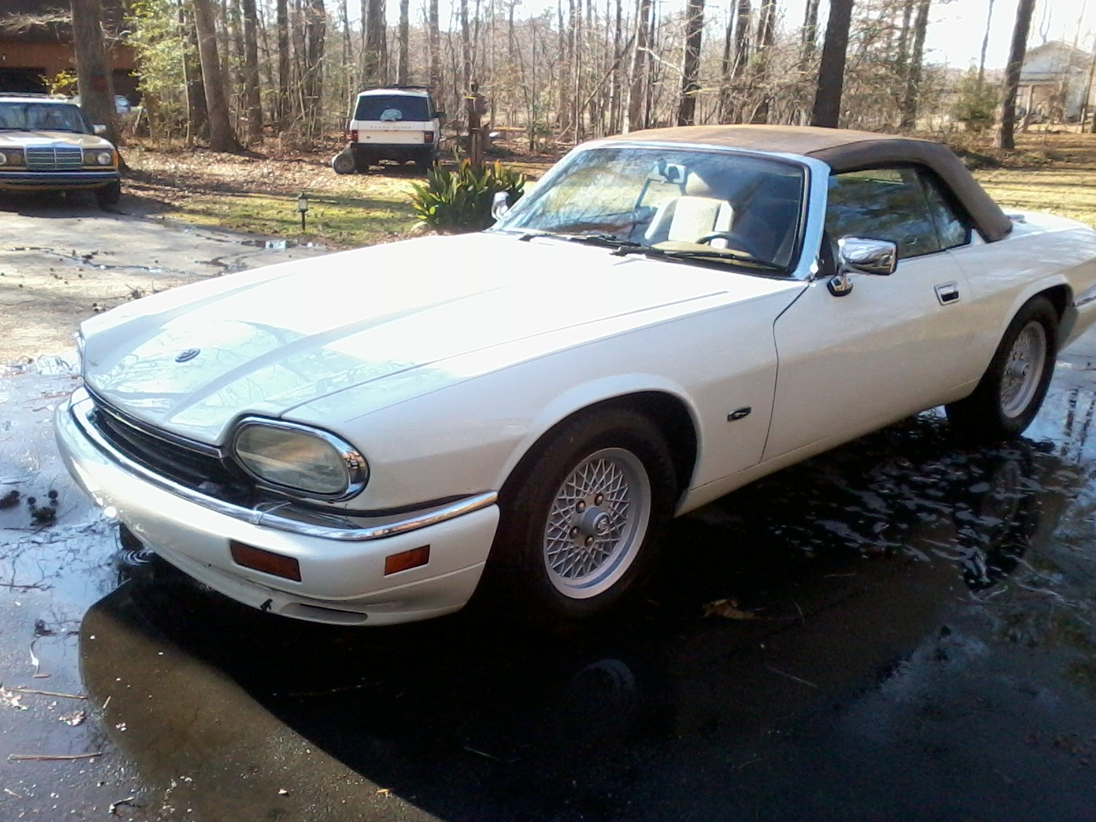 white xjs